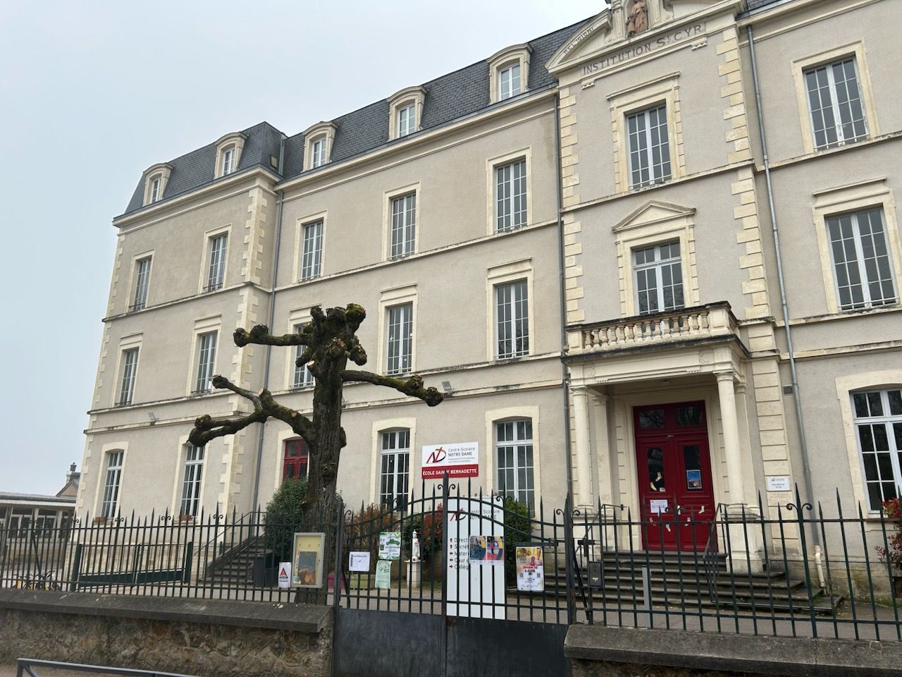 (Re)découverte de l'École Sainte -Bernadette de Nevers : un ...
